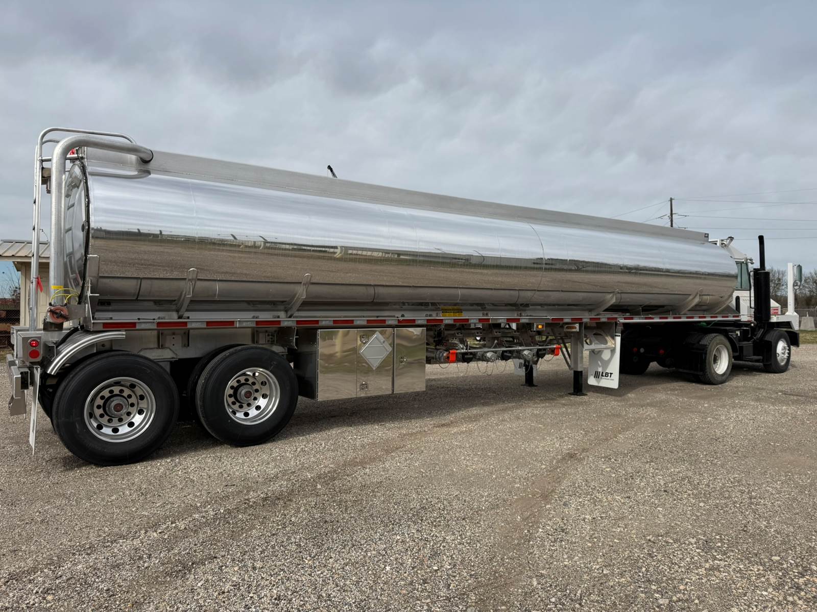 2027 LBT 9200 Gallon 5 Compartment | Disc Brakes | Fuel Tanker Trailer ...